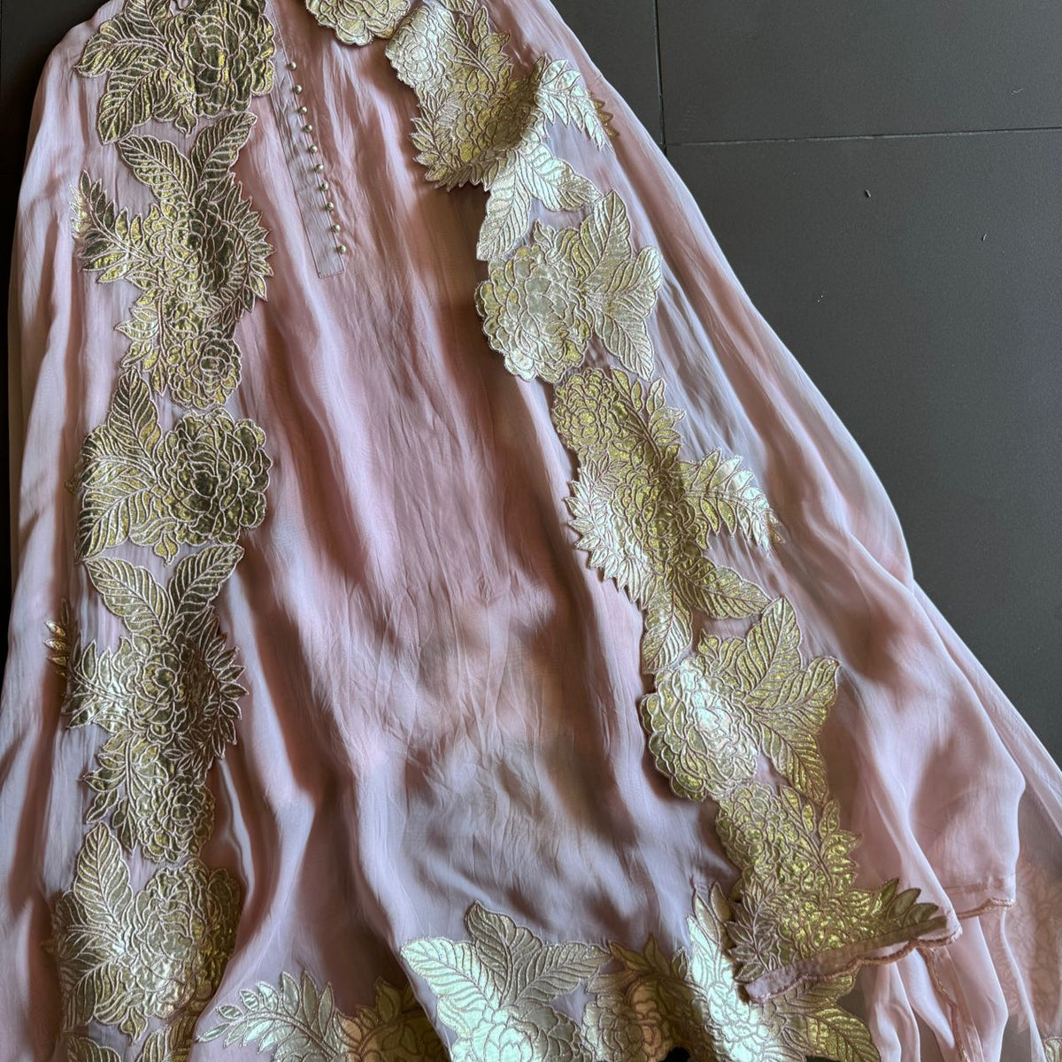 Super soft and Flowy organza with beautiful cushioning pattern on the ...